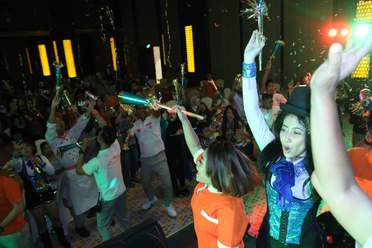 Kemeriahan Sparkling Dinner & Countdown Party di Harris Hotel ...