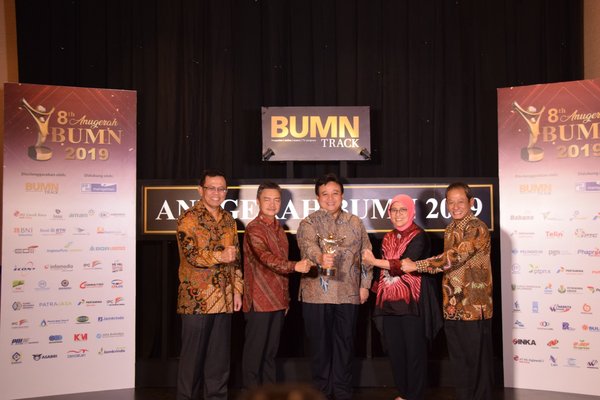 Dirut Rekind Raih the Best CEO BUMN - LIPUTAN.CO.ID